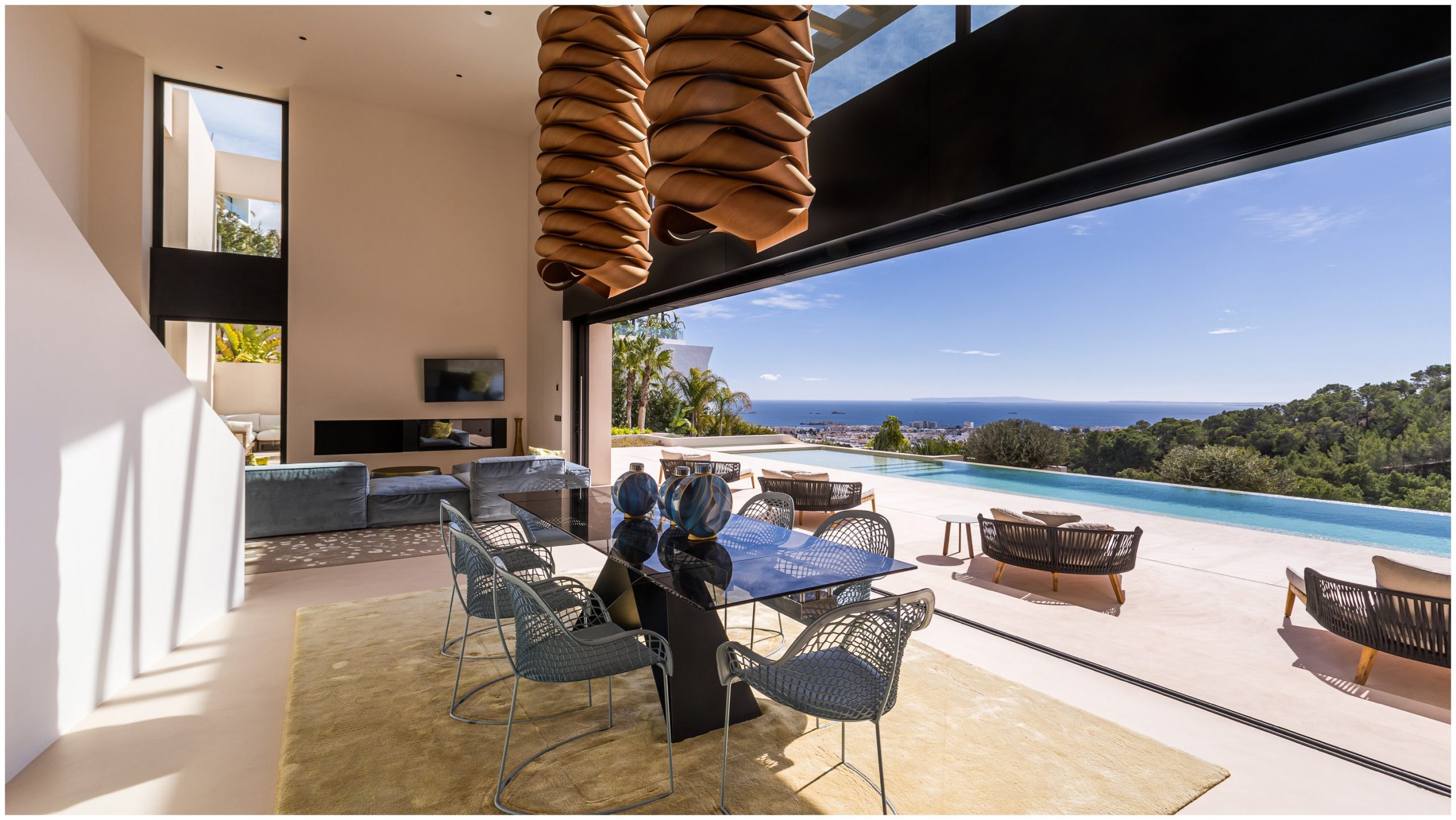 CAN AZUR – The Lit Estates